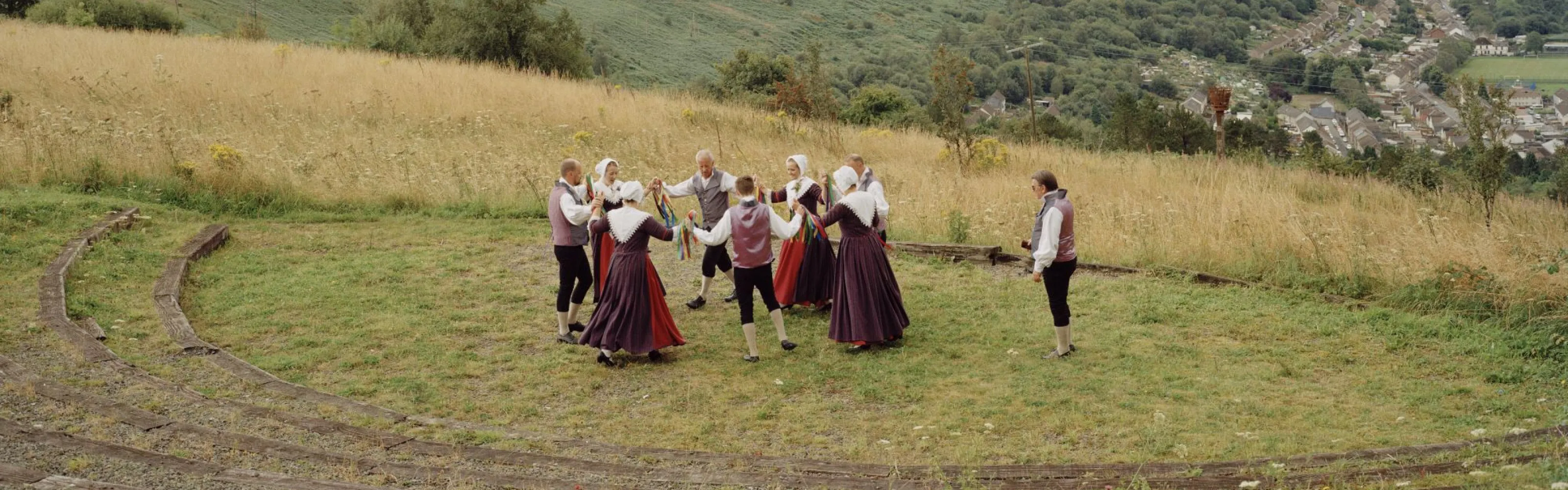 Dawnswyr Nantgarw traditional Welsh folk dance group | Wales.com